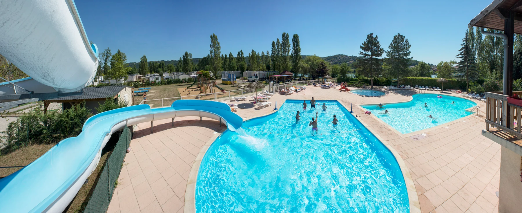 Les Rives de Condrieu - Book camping med pool i Frankrig